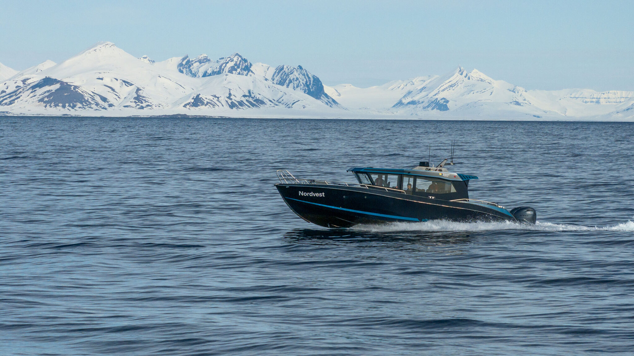 Svalbard | Enclosed cabin boats - Basecamp Explorer